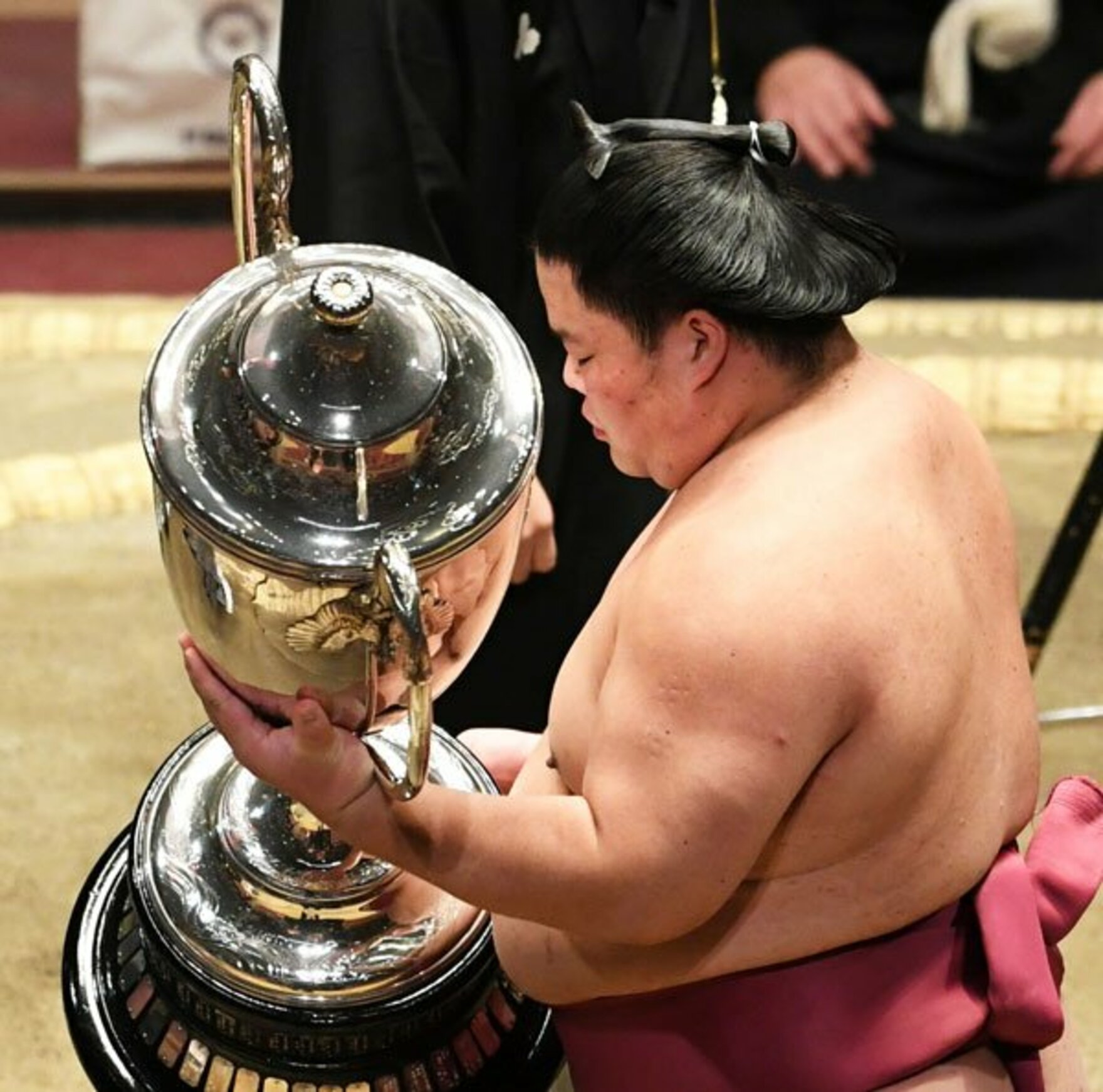 写真：【初場所】大栄翔が初優勝「賜杯があんなに重いものだとは」 | 東スポWEB