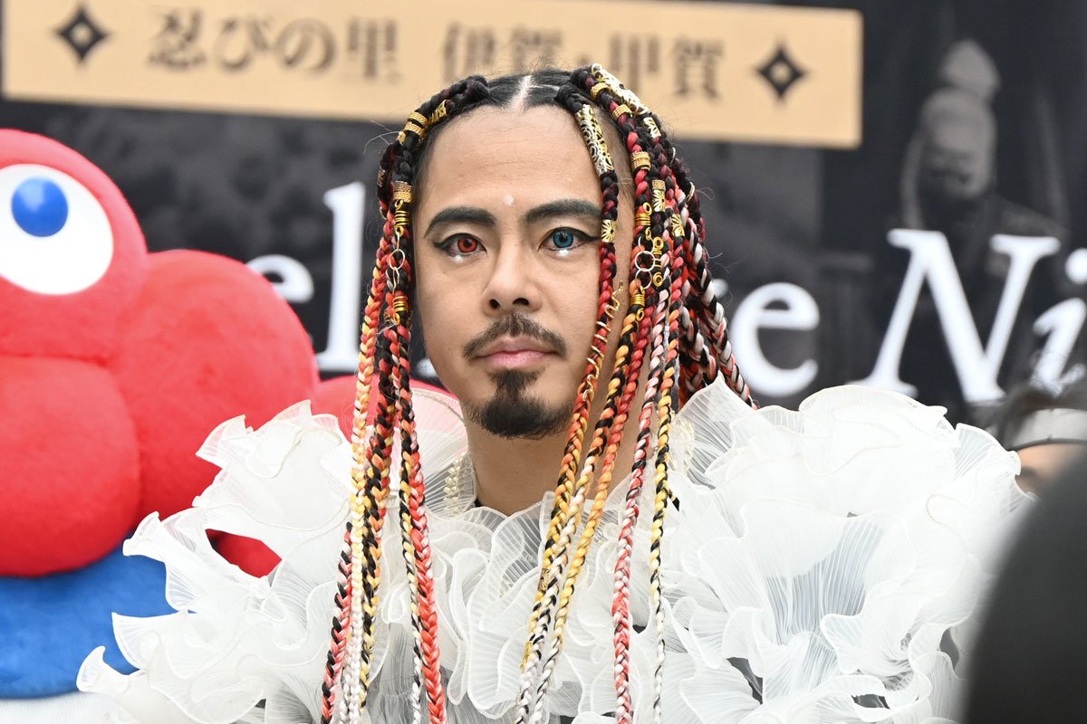KENTO MORI 大阪で伊賀と甲賀の市長を引き連れライブ「ナイジェリアにも忍者いたんだ」 | 東スポWEB