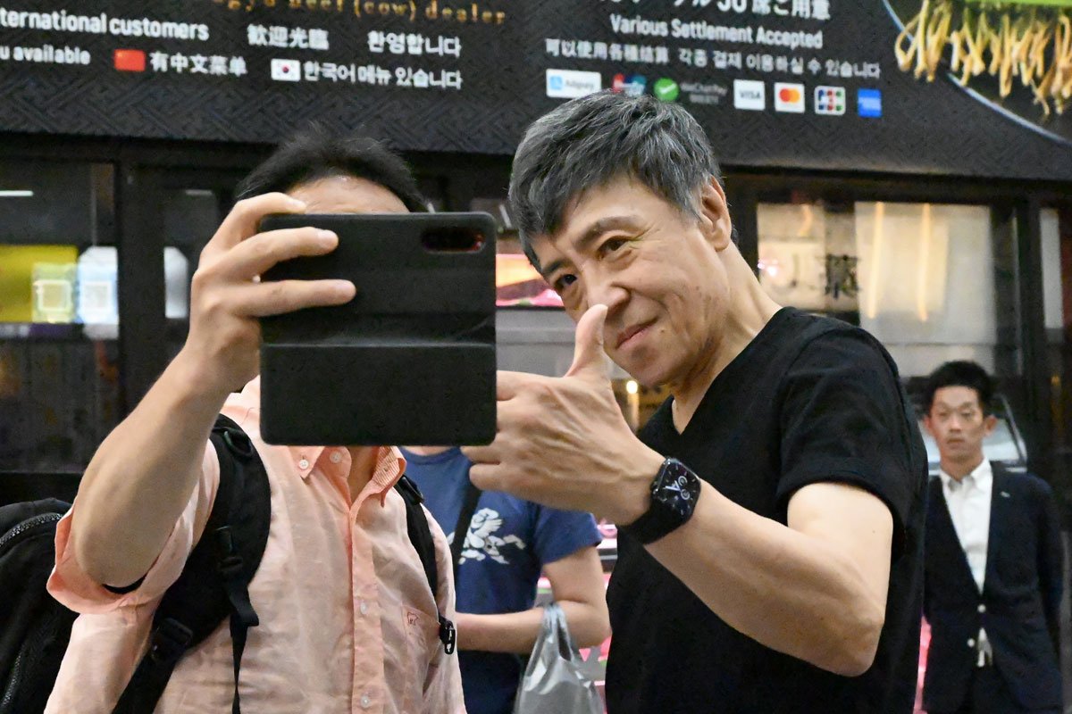 【参院選】世良公則氏が〝日本一長い商店街〟で練り歩き 現場騒然「マジ！」「ウソ！」 | 東スポWEB